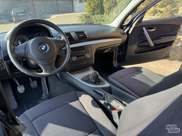 Melns BMW 118 2010 Alīta, ar dzinēja tilpumu 2.00 L un nobraukumu 290 tūkst. km par 3899 €, foto 9 vietnē AUTOMOTO.COM.LV