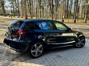 Black BMW 118 2010 in Alytus, with an engine capacity of 2.00 L and mileage of 301 thousand km for 3499 €, photo 10 on AUTOMOTO.COM.LV