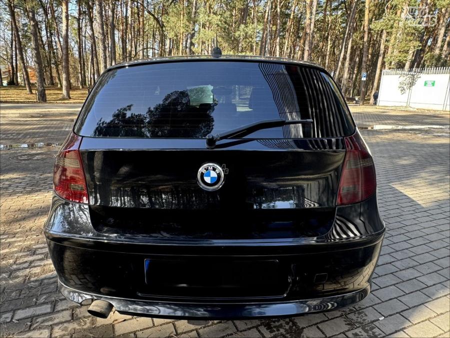 Black BMW 118 2010 in Alytus, with an engine capacity of 2.00 L and mileage of 301 thousand km for 3499 €, photo 11 on AUTOMOTO.COM.LV