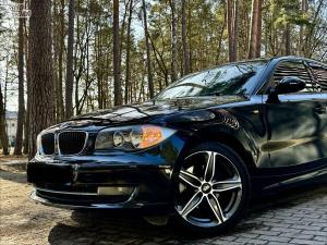 Black BMW 118 2010 in Alytus, with an engine capacity of 2.00 L and mileage of 301 thousand km for 3499 €, photo 25 on AUTOMOTO.COM.LV