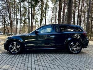 Black BMW 118 2010 in Alytus, with an engine capacity of 2.00 L and mileage of 301 thousand km for 3499 €, photo 28 on AUTOMOTO.COM.LV