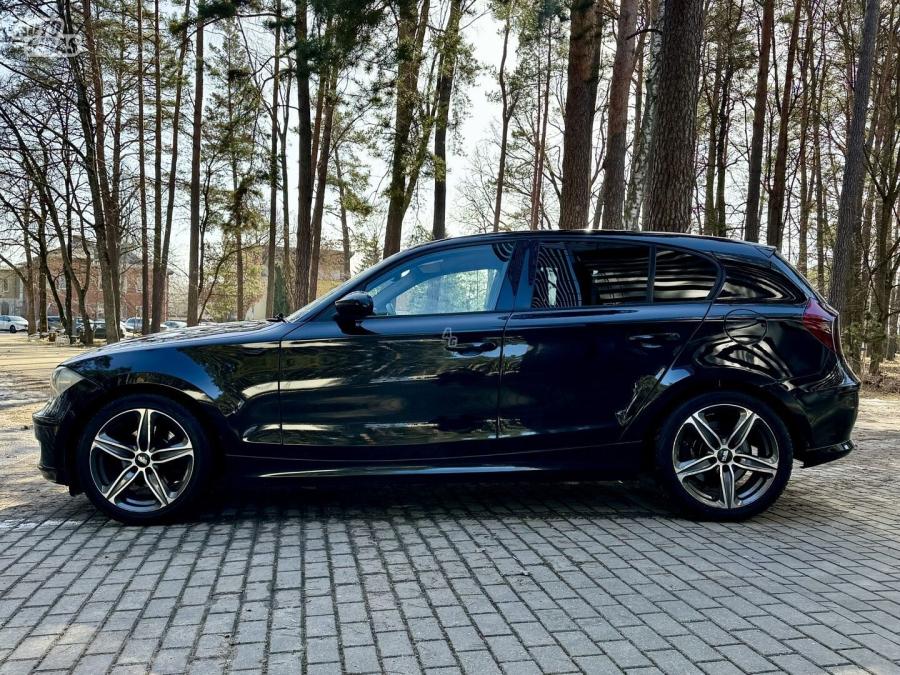 Black BMW 118 2010 in Alytus, with an engine capacity of 2.00 L and mileage of 301 thousand km for 3499 €, photo 28 on AUTOMOTO.COM.LV