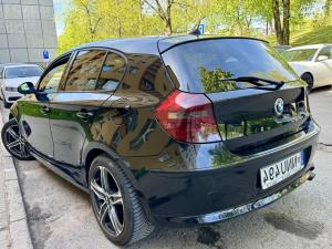 Black BMW 118 2010 in Alytus, with an engine capacity of 2.00 L and mileage of 302 thousand km for 3699 €, photo 14 on AUTOMOTO.COM.LV