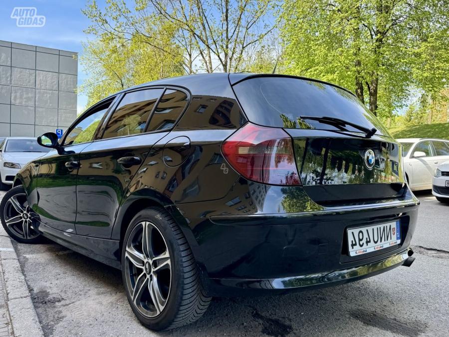 Black BMW 118 2010 in Alytus, with an engine capacity of 2.00 L and mileage of 302 thousand km for 3699 €, photo 24 on AUTOMOTO.COM.LV