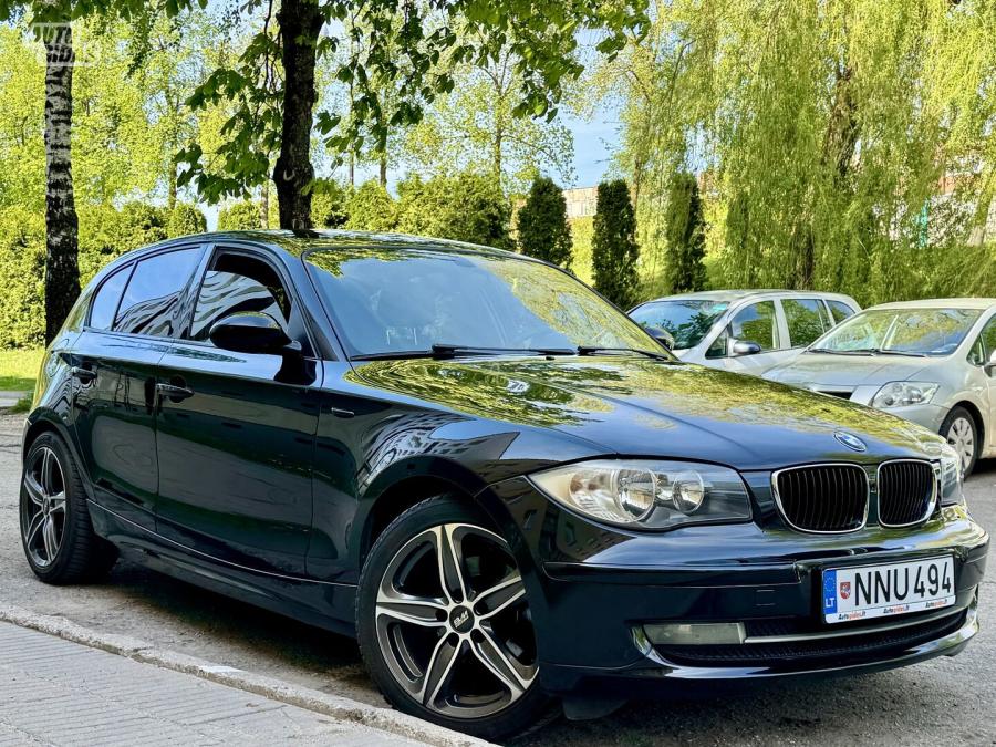 Black BMW 118 2010 in Alytus, with an engine capacity of 2.00 L and mileage of 302 thousand km for 3699 €, photo 27 on AUTOMOTO.COM.LV