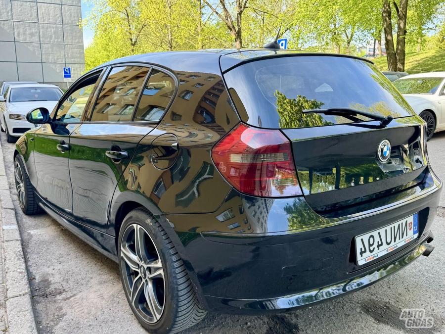 Black BMW 118 2010 in Alytus, with an engine capacity of 2.00 L and mileage of 302 thousand km for 3699 €, photo 28 on AUTOMOTO.COM.LV