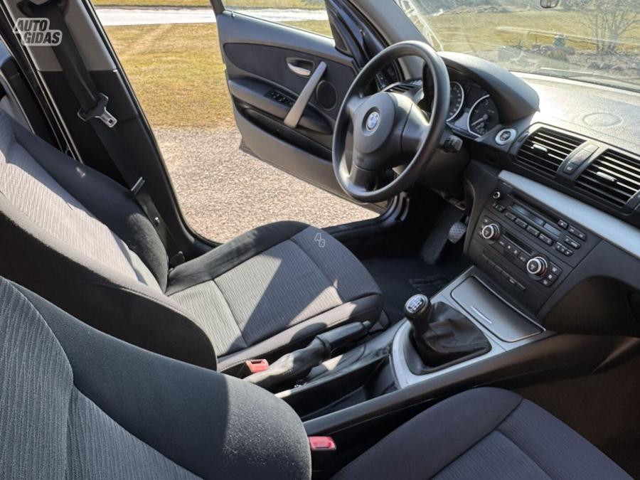 Black BMW 118 2010 in Alytus, with an engine capacity of 2.00 L and mileage of 302 thousand km for 3699 €, photo 32 on AUTOMOTO.COM.LV