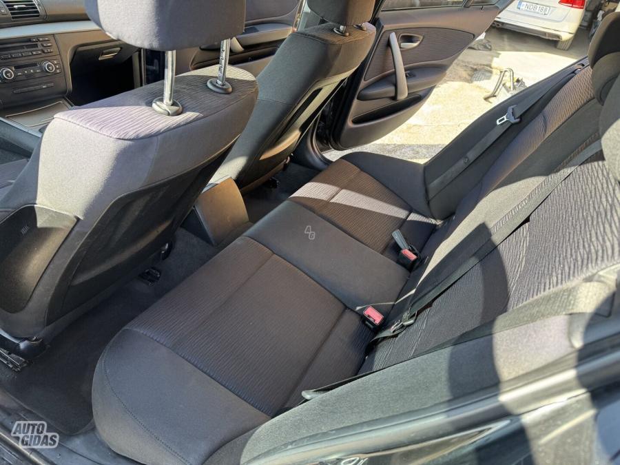 Melns BMW 118 2010 Alīta, ar dzinēja tilpumu 2.00 L un nobraukumu 301 tūkst. km par 3399 €, foto 37 vietnē AUTOMOTO.COM.LV