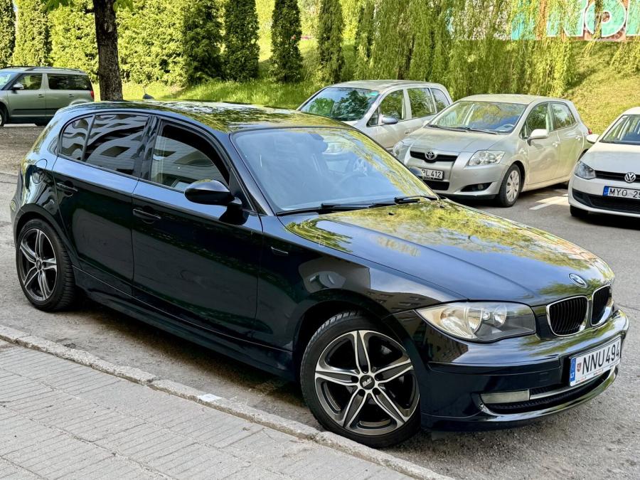 Black BMW 118 2010 in Vilnius, with an engine capacity of 2.00 L and mileage of 299 thousand km for 3499 €, photo 36 on AUTOMOTO.COM.LV