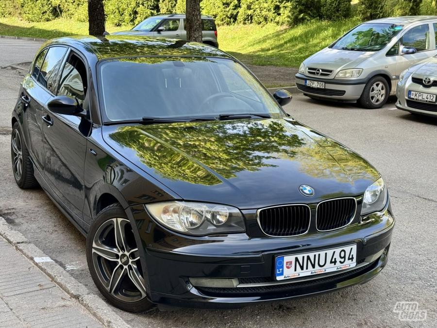 Black BMW 118 2010 in Vilnius, with an engine capacity of 2.00 L and mileage of 298 thousand km for 3850 €, photo 14 on AUTOMOTO.COM.LV