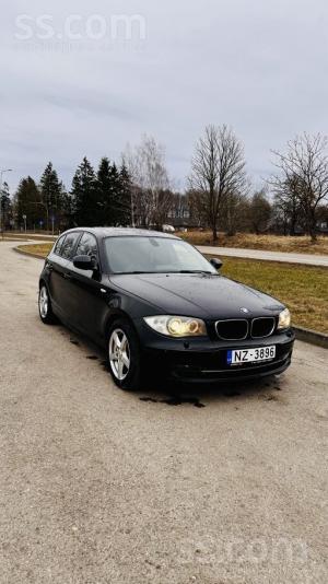 Black BMW 118 2010 in Saldus, with an engine capacity of 2.00 L and mileage of 310 thousand km for 4000 €, photo 3 on AUTOMOTO.COM.LV