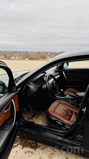 Black BMW 118 2010 in Saldus, with an engine capacity of 2.00 L and mileage of 310 thousand km for 4000 €, photo 5 on AUTOMOTO.COM.LV