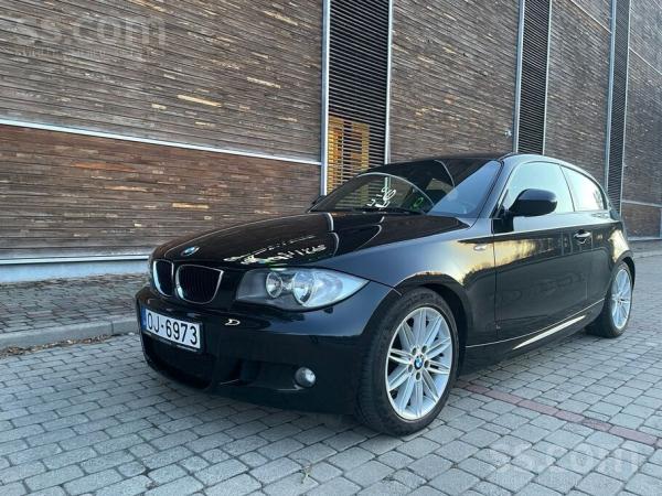 Black BMW 118 2010 in Riga, with an engine capacity of 2.00 L and mileage of 0 thousand km for 3700 €, photo 2 on AUTOMOTO.COM.LV