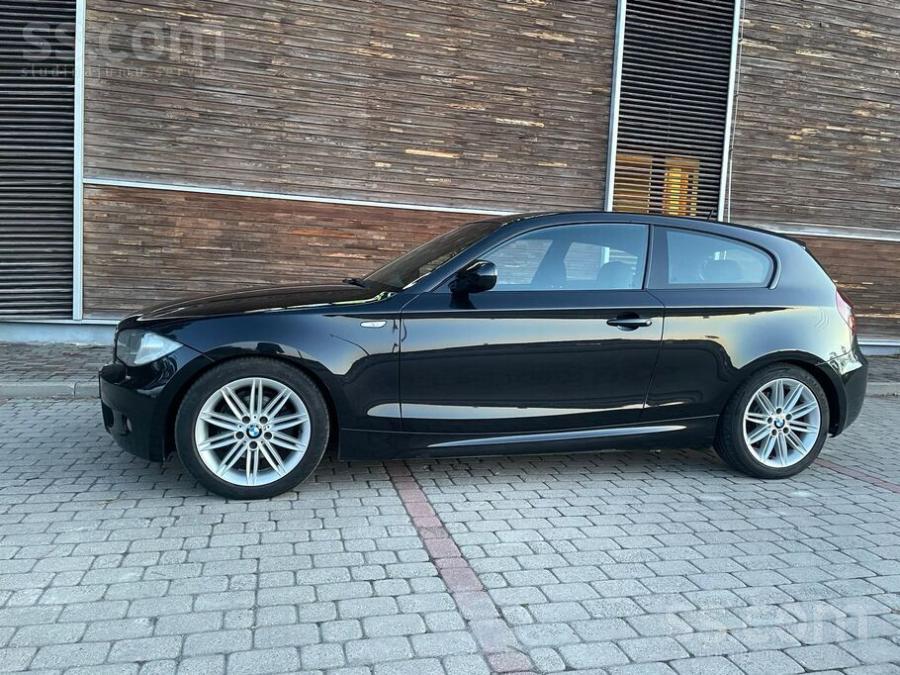 Black BMW 118 2010 in Riga, with an engine capacity of 2.00 L and mileage of 0 thousand km for 3700 €, photo 4 on AUTOMOTO.COM.LV