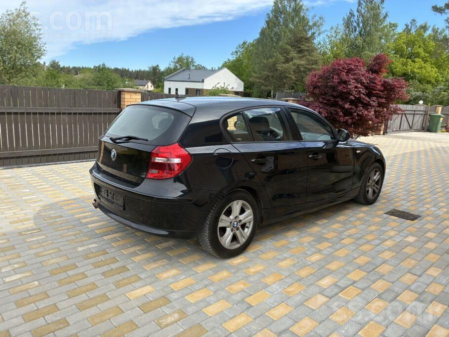 Black BMW 118 2010 in Riga, with an engine capacity of 2.00 L and mileage of 0 thousand km for 2800 €, photo 4 on AUTOMOTO.COM.LV