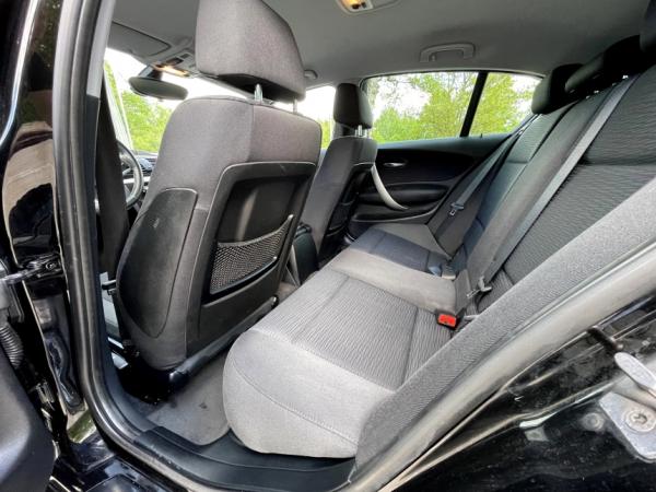 Black BMW 118 2010 in Riga, with an engine capacity of 2.00 L and mileage of 286 thousand km for 5650 €, photo 10 on AUTOMOTO.COM.LV
