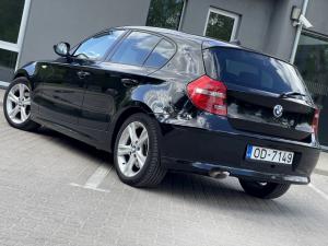 Black BMW 118 2010 in Riga, with an engine capacity of 2.00 L and mileage of 286 thousand km for 5650 €, photo 15 on AUTOMOTO.COM.LV