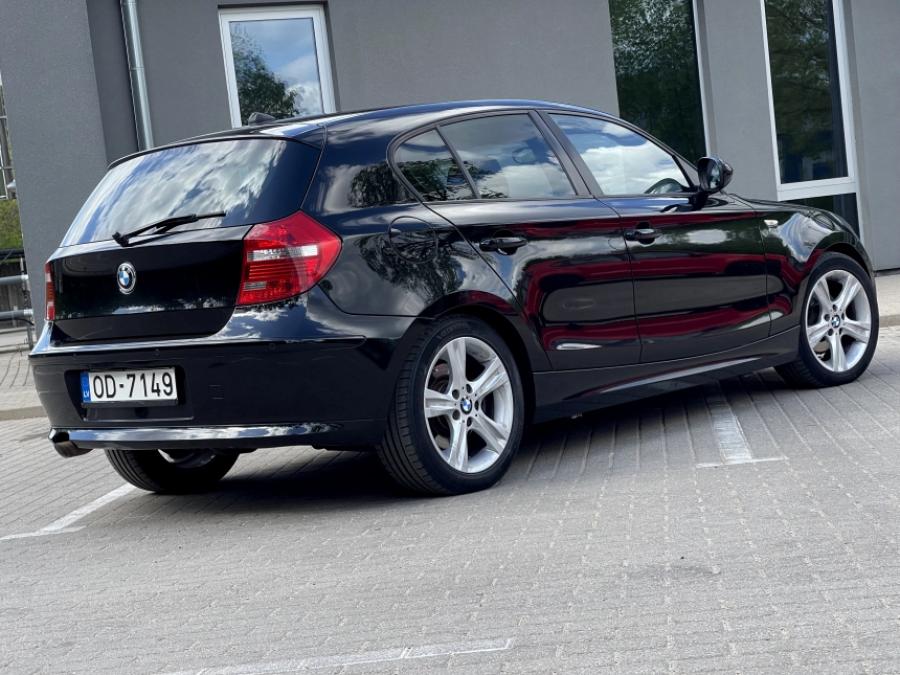 Black BMW 118 2010 in Riga, with an engine capacity of 2.00 L and mileage of 286 thousand km for 5650 €, photo 19 on AUTOMOTO.COM.LV
