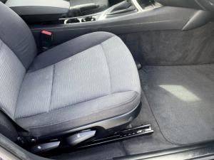 Black BMW 118 2010 in Riga, with an engine capacity of 2.00 L and mileage of 286 thousand km for 5650 €, photo 20 on AUTOMOTO.COM.LV