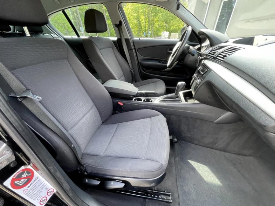 Black BMW 118 2010 in Riga, with an engine capacity of 2.00 L and mileage of 286 thousand km for 5650 €, photo 22 on AUTOMOTO.COM.LV