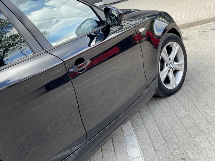 Black BMW 118 2010 in Riga, with an engine capacity of 2.00 L and mileage of 286 thousand km for 5650 €, photo 23 on AUTOMOTO.COM.LV