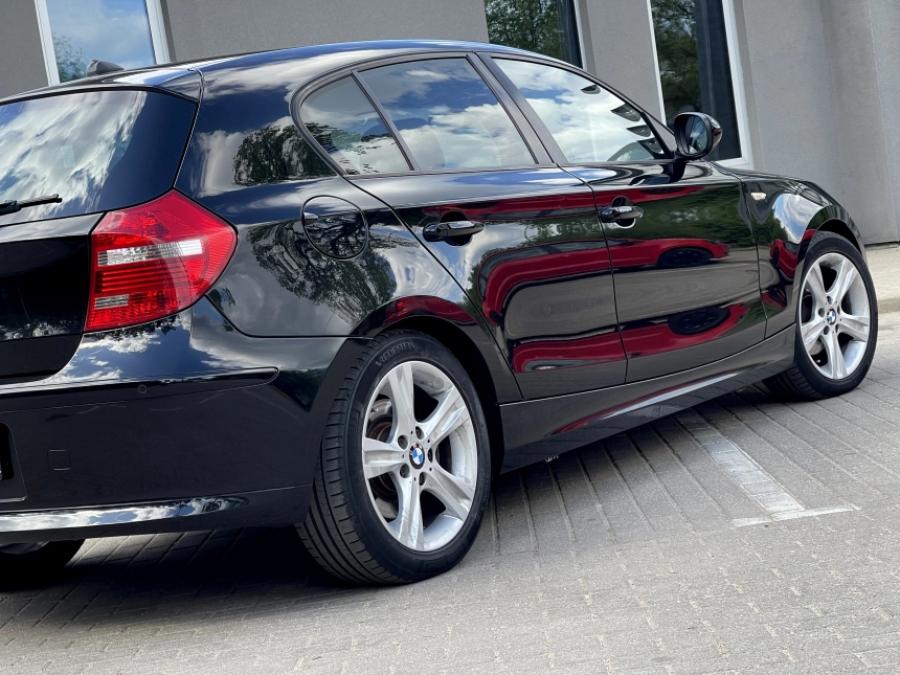 Black BMW 118 2010 in Riga, with an engine capacity of 2.00 L and mileage of 286 thousand km for 5650 €, photo 24 on AUTOMOTO.COM.LV