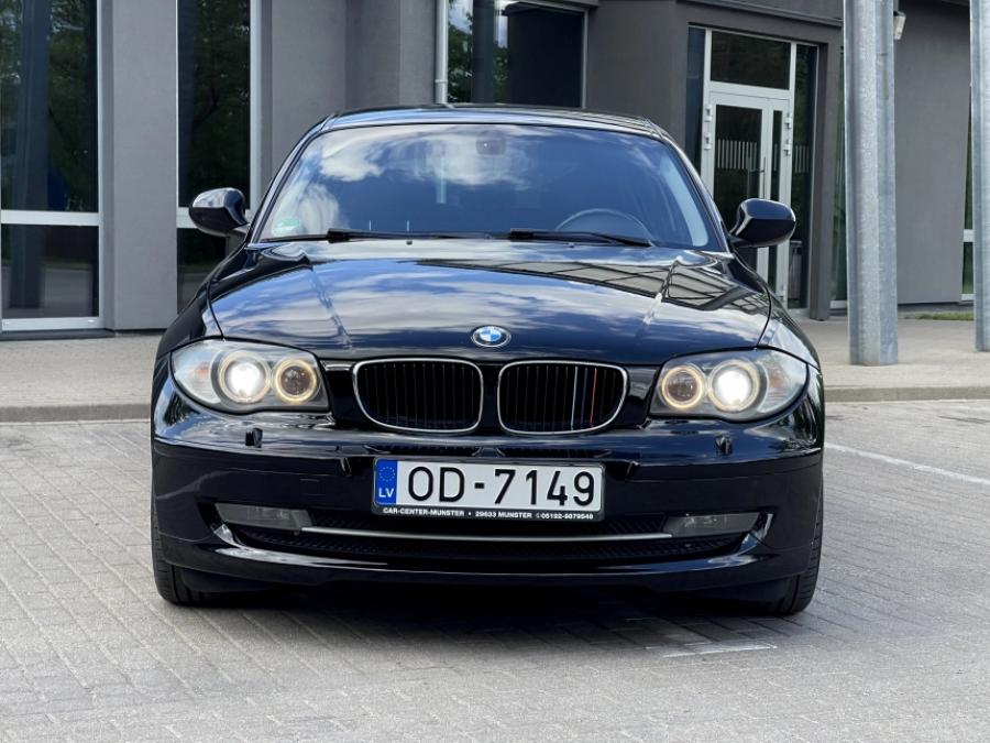 Black BMW 118 2010 in Riga, with an engine capacity of 2.00 L and mileage of 286 thousand km for 5650 €, photo 25 on AUTOMOTO.COM.LV