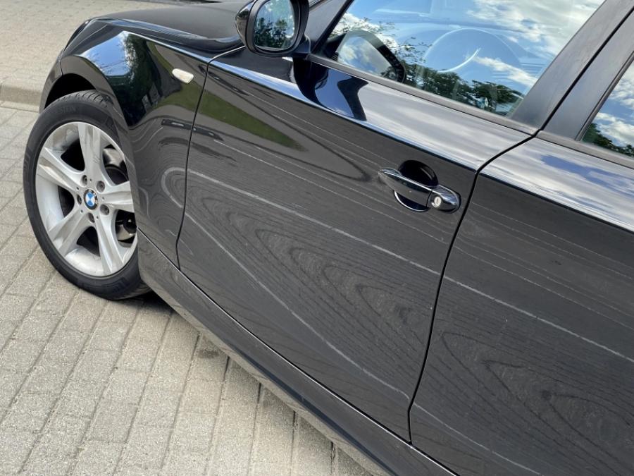 Black BMW 118 2010 in Riga, with an engine capacity of 2.00 L and mileage of 286 thousand km for 5650 €, photo 26 on AUTOMOTO.COM.LV