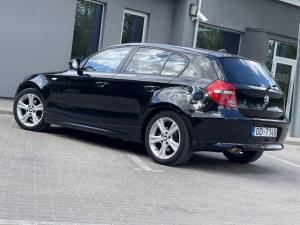 Black BMW 118 2010 in Riga, with an engine capacity of 2.00 L and mileage of 286 thousand km for 5650 €, photo 27 on AUTOMOTO.COM.LV