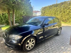Melns BMW 118 2010 Kauņa, ar dzinēja tilpumu 2.00 L un nobraukumu 184 tūkst. km par 3400 €, foto  vietnē AUTOMOTO.COM.LV