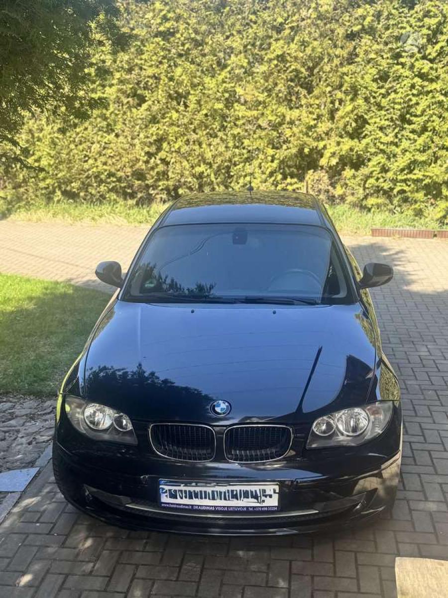 Black BMW 118 2010 in Kaunas, with an engine capacity of 2.00 L and mileage of 184 thousand km for 3400 €, photo 3 on AUTOMOTO.COM.LV
