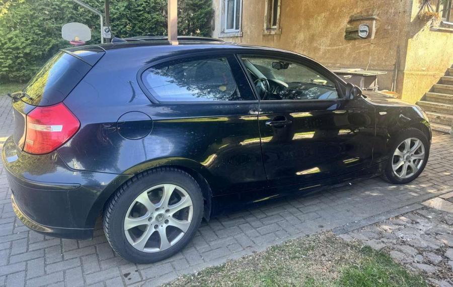 Black BMW 118 2010 in Kaunas, with an engine capacity of 2.00 L and mileage of 184 thousand km for 3400 €, photo 6 on AUTOMOTO.COM.LV