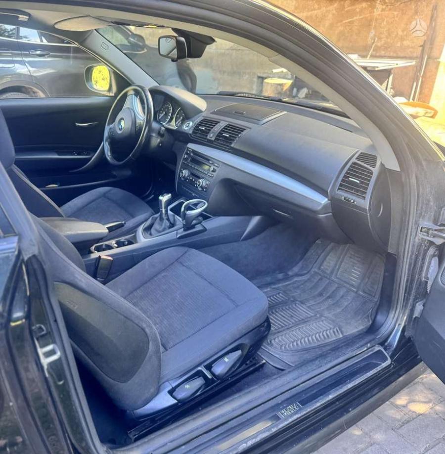 Black BMW 118 2010 in Kaunas, with an engine capacity of 2.00 L and mileage of 184 thousand km for 3400 €, photo 7 on AUTOMOTO.COM.LV