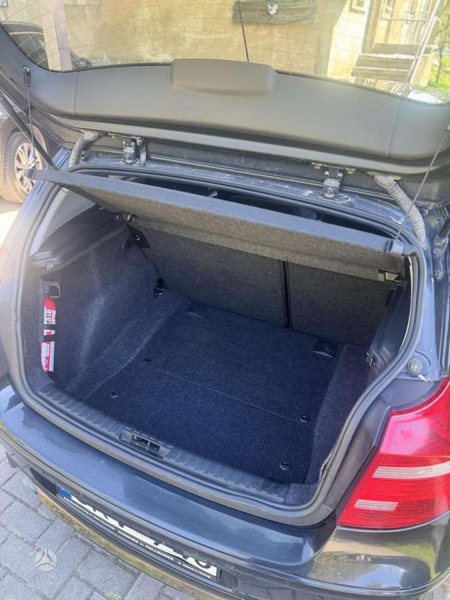Black BMW 118 2010 in Kaunas, with an engine capacity of 2.00 L and mileage of 184 thousand km for 3400 €, photo 9 on AUTOMOTO.COM.LV