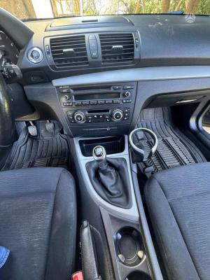 Black BMW 118 2010 in Kaunas, with an engine capacity of 2.00 L and mileage of 184 thousand km for 3400 €, photo 12 on AUTOMOTO.COM.LV