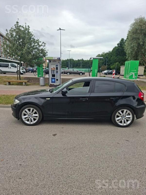 Melns BMW 118 2010 Liepāja, ar dzinēja tilpumu 2.00 L un nobraukumu 324 tūkst. km par 3250 €, foto 3 vietnē AUTOMOTO.COM.LV