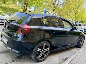 Black BMW 118 2010 in Vilnius, with an engine capacity of 2.00 L and mileage of 298 thousand km for 3850 €, photo 29 on AUTOMOTO.COM.LV