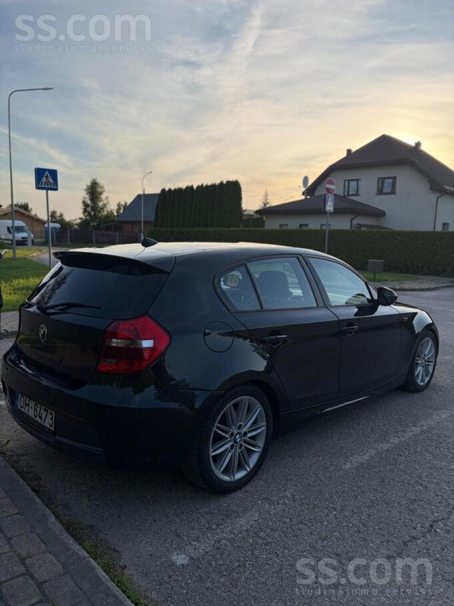 Melns BMW 118 2010 Rīga, ar dzinēja tilpumu 2.00 L un nobraukumu 299 tūkst. km par 5000 €, foto 3 vietnē AUTOMOTO.COM.LV