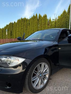 Melns BMW 118 2010 Rīga, ar dzinēja tilpumu 2.00 L un nobraukumu 299 tūkst. km par 5000 €, foto 4 vietnē AUTOMOTO.COM.LV