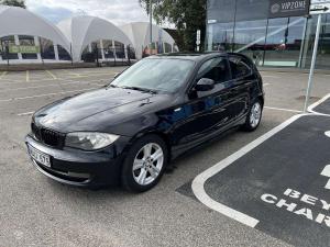 Melns BMW 118 2010 Viļņa, ar dzinēja tilpumu 2.00 L un nobraukumu 314 tūkst. km par 3400 €, foto  vietnē AUTOMOTO.COM.LV