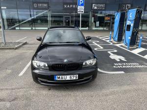 Melns BMW 118 2010 Viļņa, ar dzinēja tilpumu 2.00 L un nobraukumu 314 tūkst. km par 3400 €, foto 3 vietnē AUTOMOTO.COM.LV