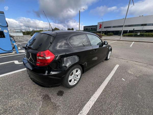 Melns BMW 118 2010 Viļņa, ar dzinēja tilpumu 2.00 L un nobraukumu 314 tūkst. km par 3400 €, foto 4 vietnē AUTOMOTO.COM.LV