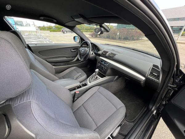 Melns BMW 118 2010 Viļņa, ar dzinēja tilpumu 2.00 L un nobraukumu 314 tūkst. km par 3400 €, foto 6 vietnē AUTOMOTO.COM.LV