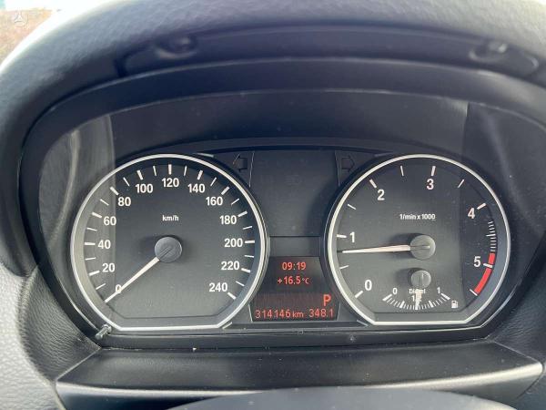 Melns BMW 118 2010 Viļņa, ar dzinēja tilpumu 2.00 L un nobraukumu 314 tūkst. km par 3400 €, foto 8 vietnē AUTOMOTO.COM.LV