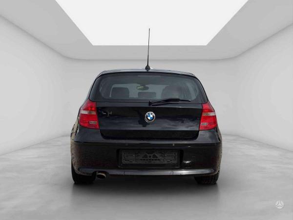 Black BMW 118 2010 in Kaunas, with an engine capacity of 2.00 L and mileage of 244 thousand km for 4490 €, photo 5 on AUTOMOTO.COM.LV