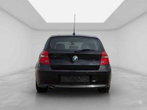 Black BMW 118 2010 in Kaunas, with an engine capacity of 2.00 L and mileage of 244 thousand km for 4490 €, photo 6 on AUTOMOTO.COM.LV
