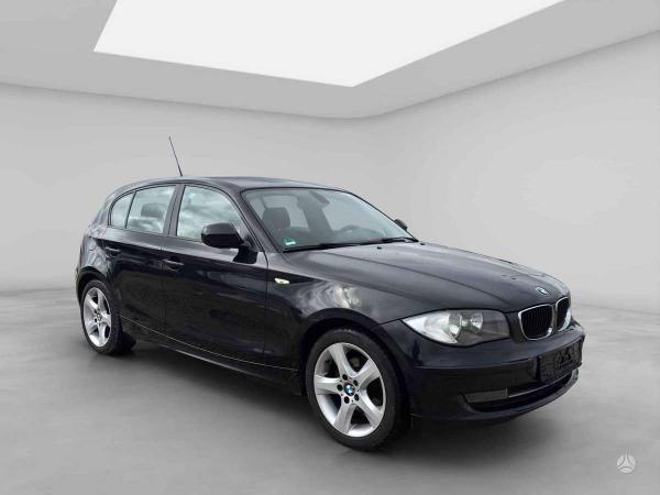Black BMW 118 2010 in Kaunas, with an engine capacity of 2.00 L and mileage of 244 thousand km for 4490 €, photo 8 on AUTOMOTO.COM.LV
