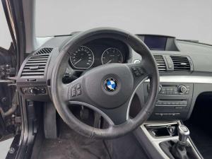 Black BMW 118 2010 in Kaunas, with an engine capacity of 2.00 L and mileage of 244 thousand km for 4490 €, photo 11 on AUTOMOTO.COM.LV