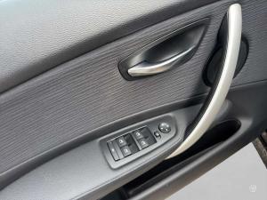 Black BMW 118 2010 in Kaunas, with an engine capacity of 2.00 L and mileage of 244 thousand km for 4490 €, photo 12 on AUTOMOTO.COM.LV
