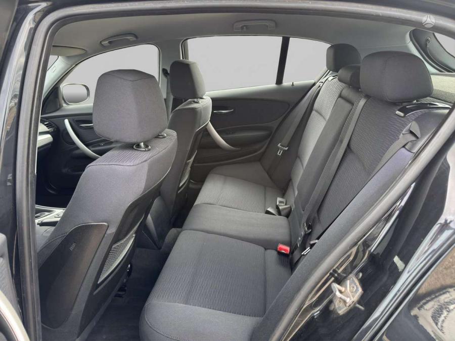 Black BMW 118 2010 in Kaunas, with an engine capacity of 2.00 L and mileage of 244 thousand km for 4490 €, photo 13 on AUTOMOTO.COM.LV